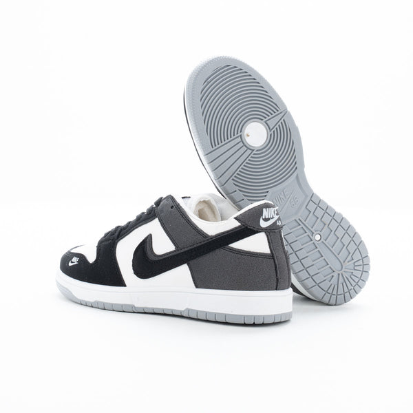 Bold & Comfortable Nike Two-Tone Kicks – Styllano